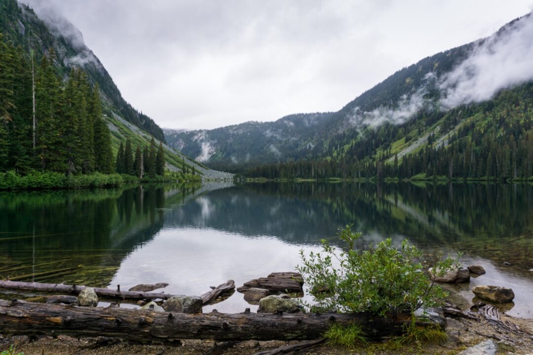 25 Easy Backpacking Trips In BC For Beginners
